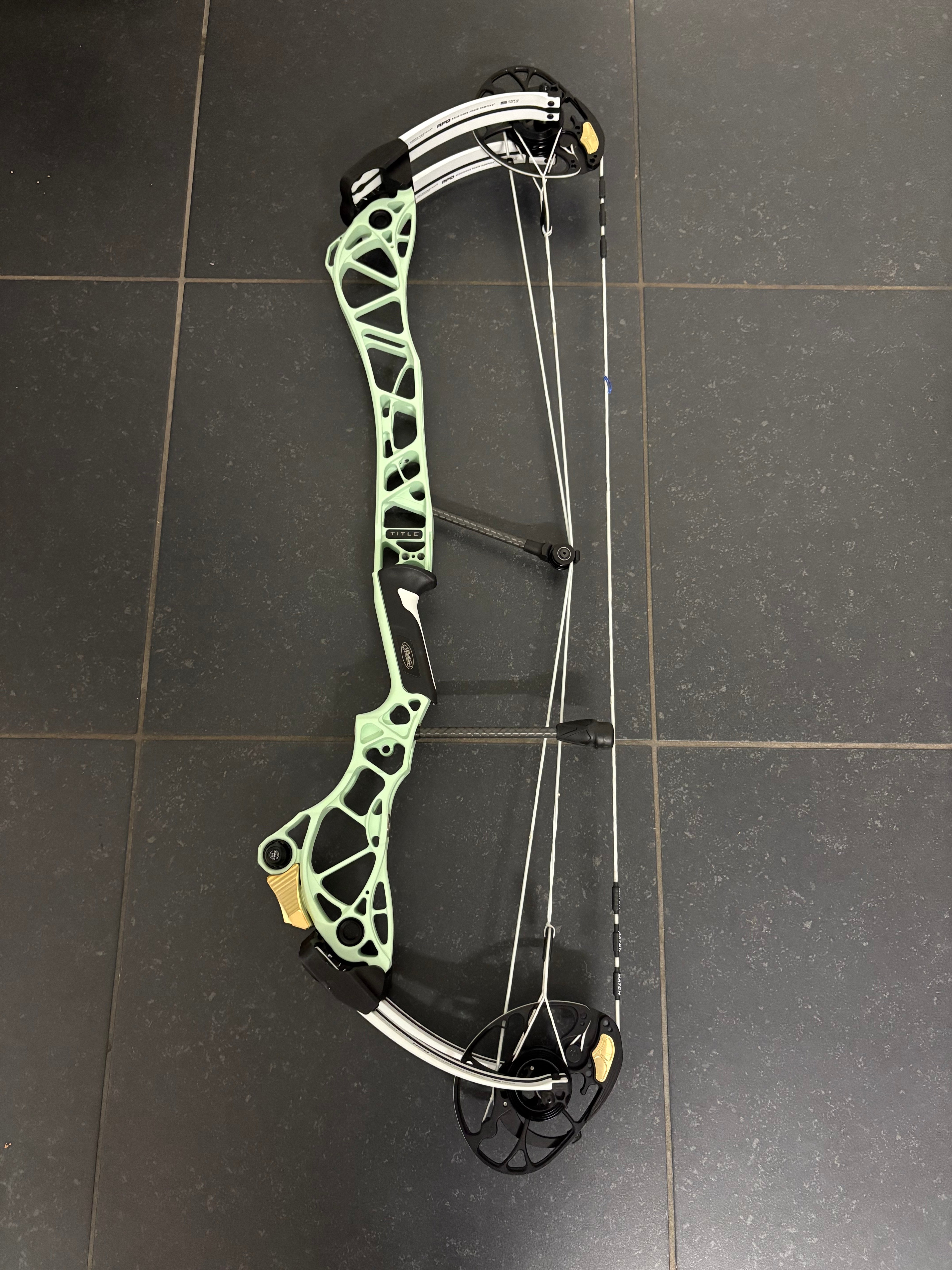 Mathews Title 34 Compound Bow RH Mint - NEW – Archery Outlet