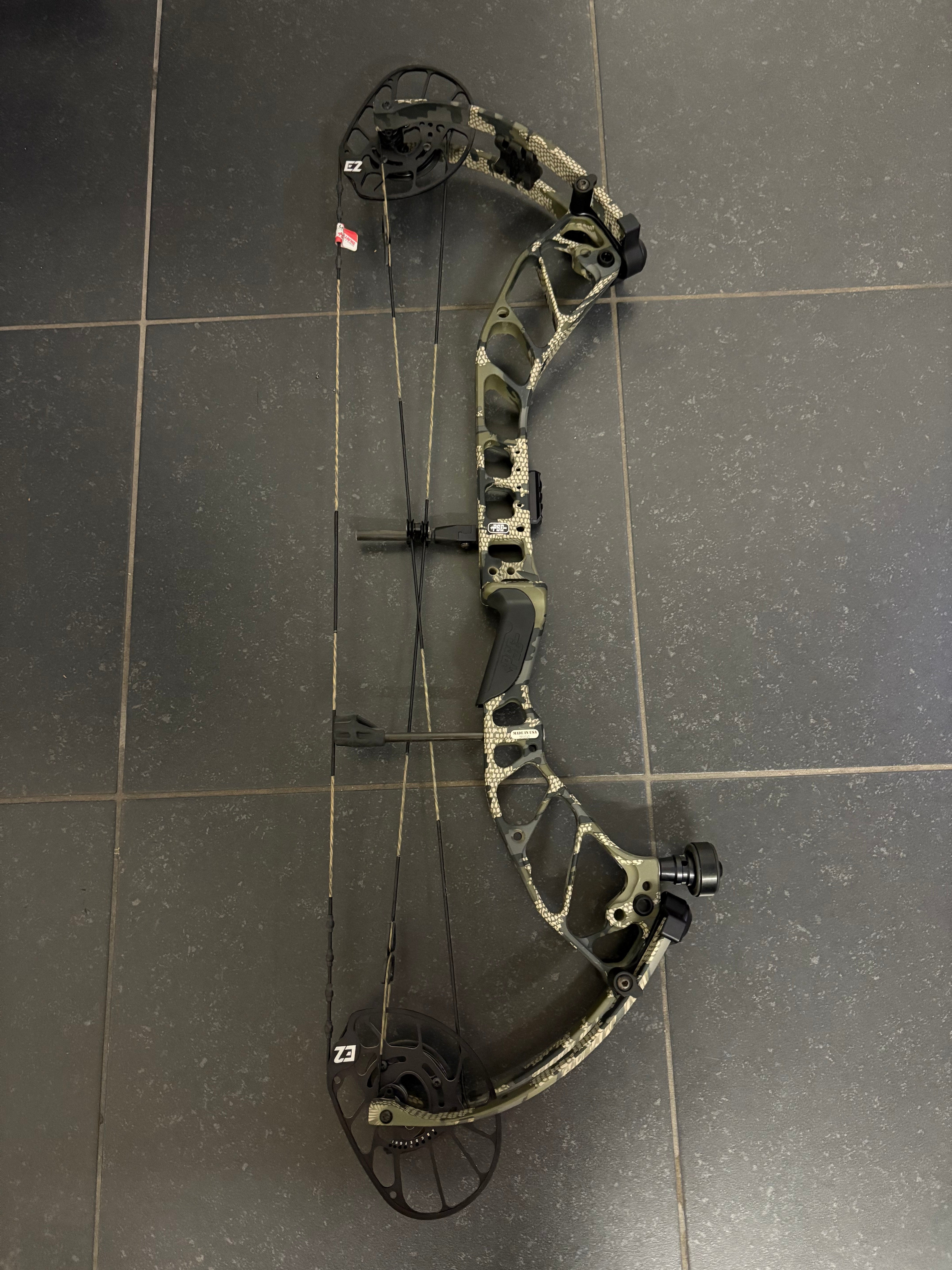 PSE Omen E2 Compound Bow LH Kuiu Verde 60-70 lbs - Show Model – Archery ...