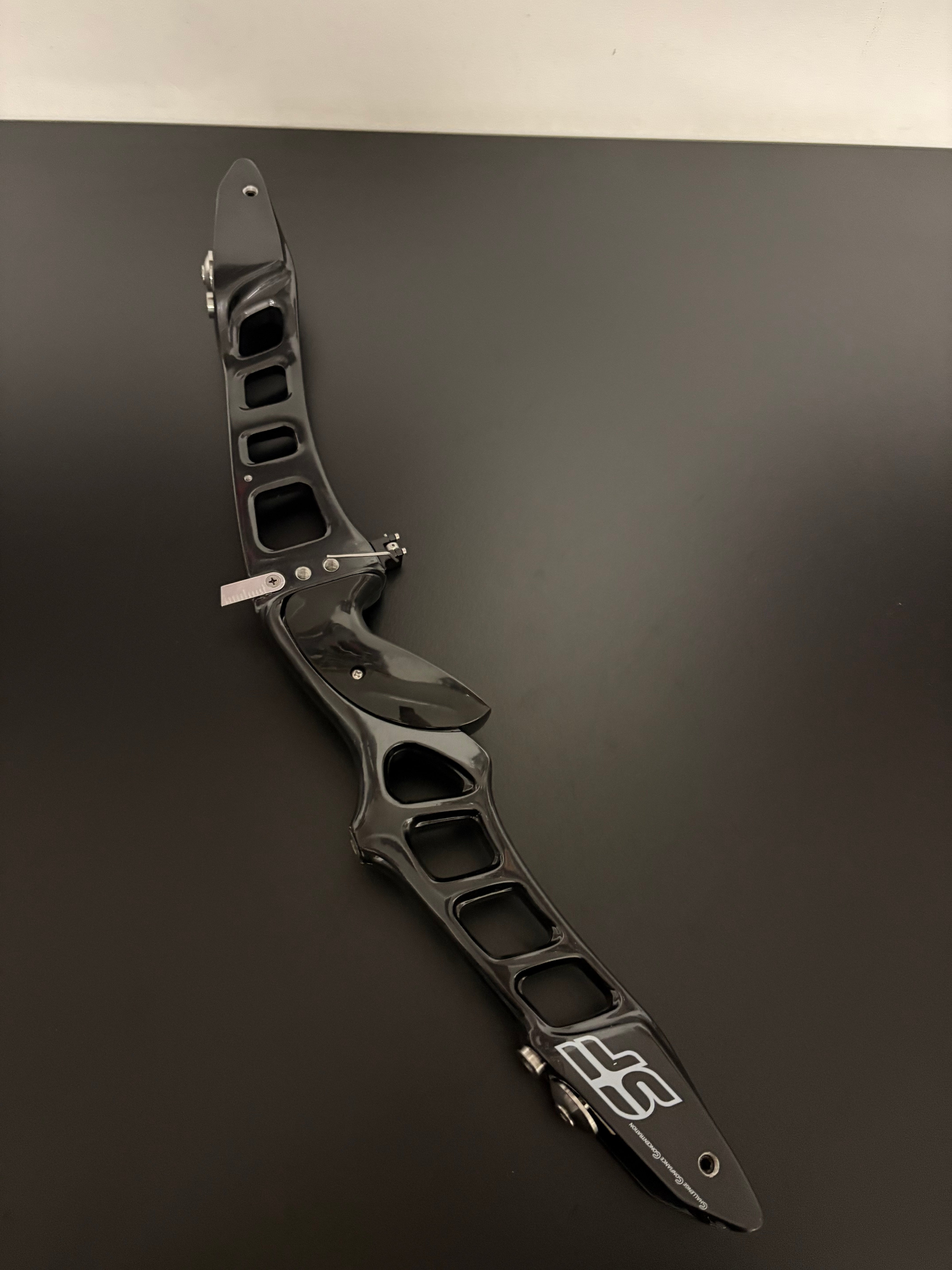 SF Riser Super Forged RH Black 25'' - Used – Archery Outlet